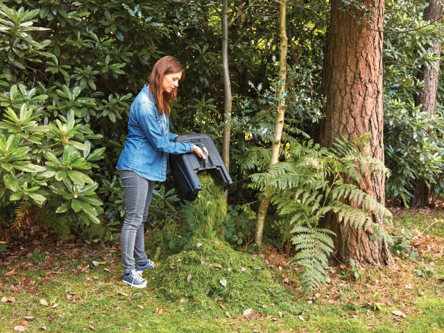 BEMW451 Electric Lawnmower 32cm 1200W 240V B/DBEMW451 - Toolriffic